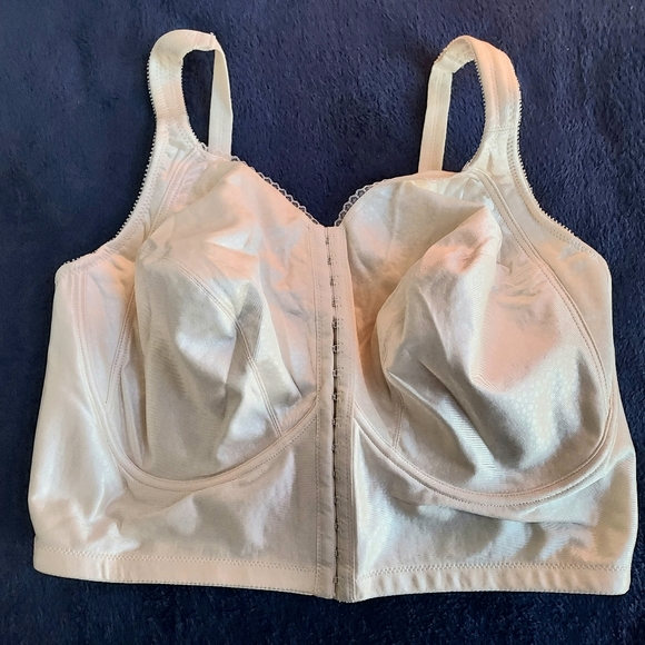 Intimates & Sleepwear | Nwot Ladies Leading Lady Ecru Front Close ...